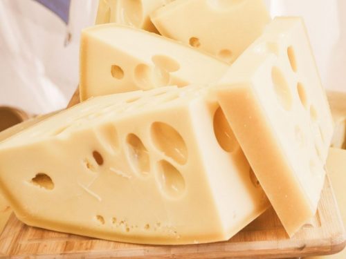 Queijo Emmental: o Rei dos Queijos Suíços - bemafiada.com